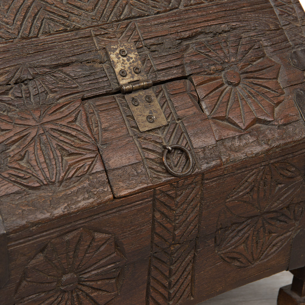 Vintage Carved Wooden Hut Chest – BHFhome